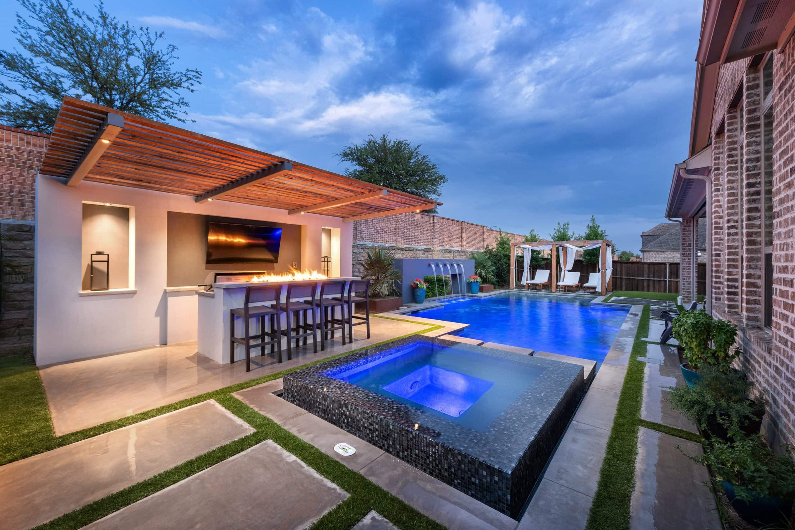 Dallas Pool Builders – First Class Pools & Spas
